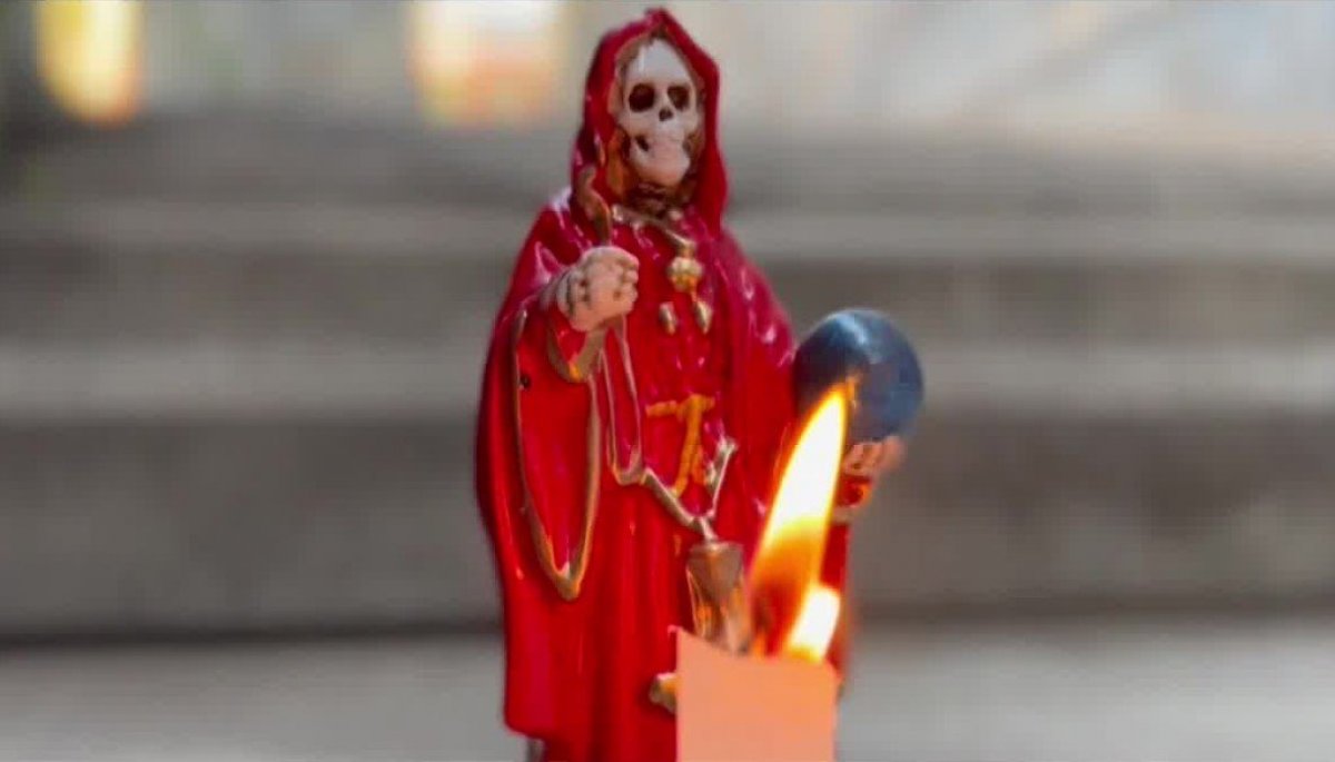 El culto a la Santa Muerte llegó a Chile | TVN