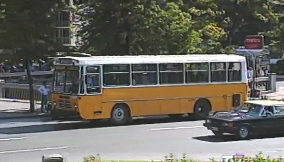 La llegada de las micros amarillas a Santiago | TVN