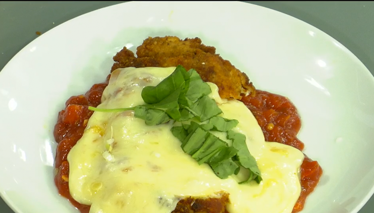 Conoce una increíble receta de pechuga de pollo napolitana | TVN