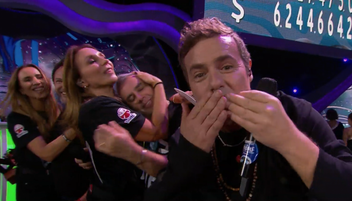 ¡El Teatro Teletón se inundó de romanticismo con Paolo Meneguzzi! | TVN