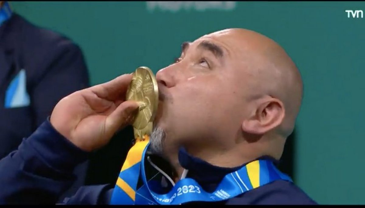 La emoción de Juan Carlos Garrido tras ganar medalla de oro en Santiago ... La emoción de Juan Carlos Garrido tras ganar medalla de oro en Santiago ...