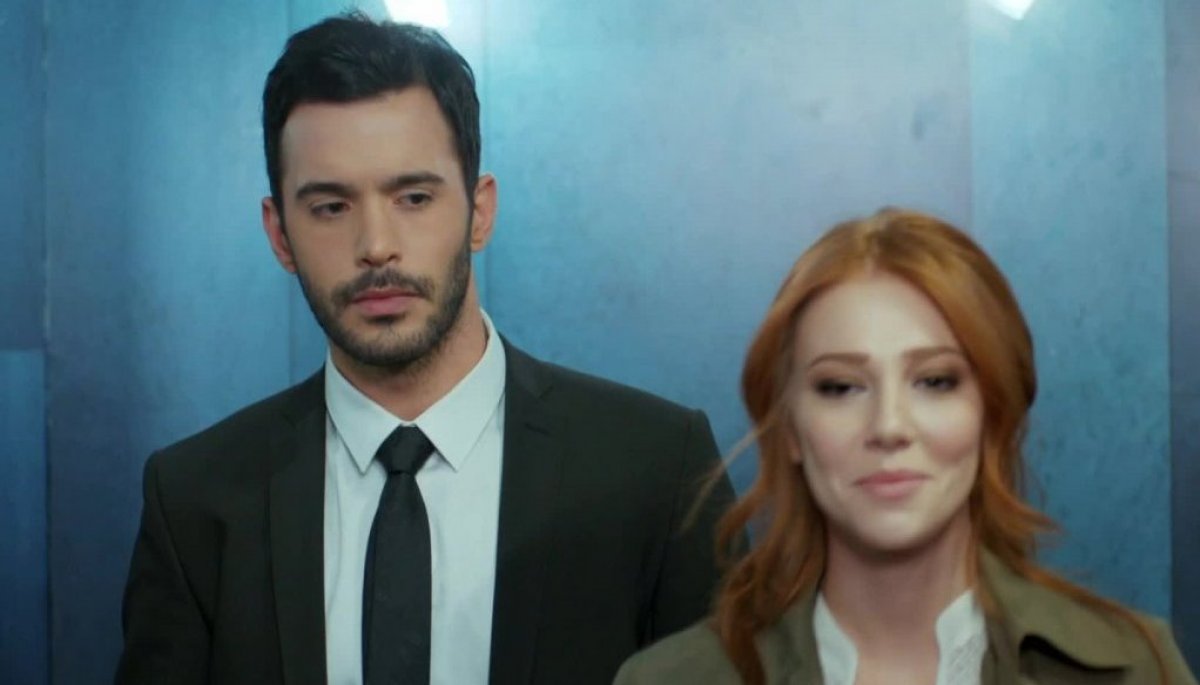 La incomodidad entre Omer y Defne: Así fue el momento de "Amor en juego ...