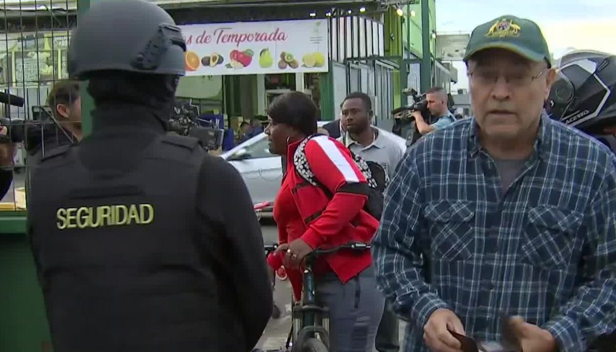 Comienzan a pedir cédula de identidad para ingresar a Lo Valledor | TVN