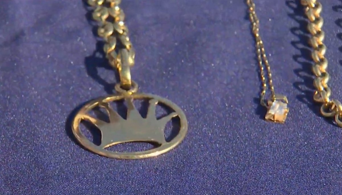 Magia negra y joyas: Los códigos que identifican a "Los Trinitarios" | TVN