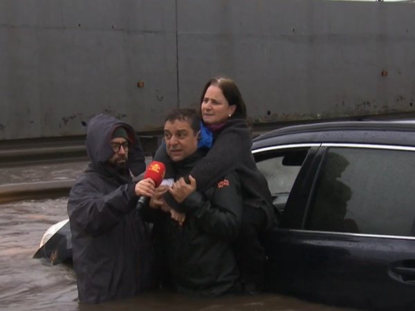 ¡Prevención, vacúnense y sopaipillas! La doctora Herrera junto a Leo ...