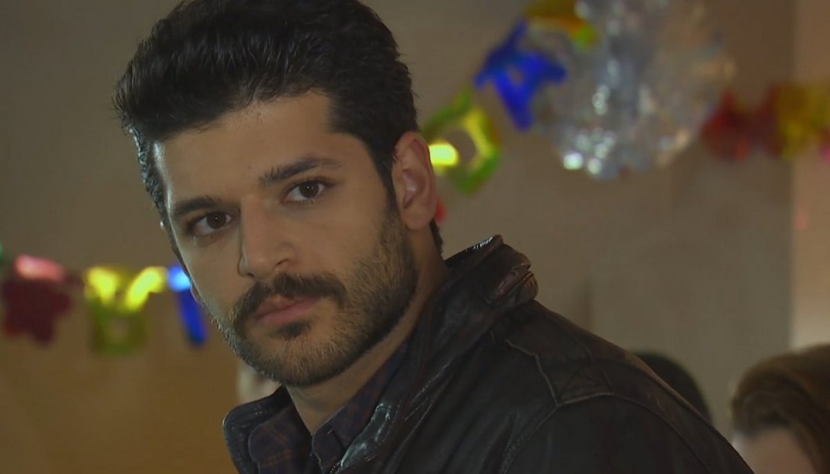 Selim no puede creerlo: Mira el capítulo de este martes de "Elif" | TVN