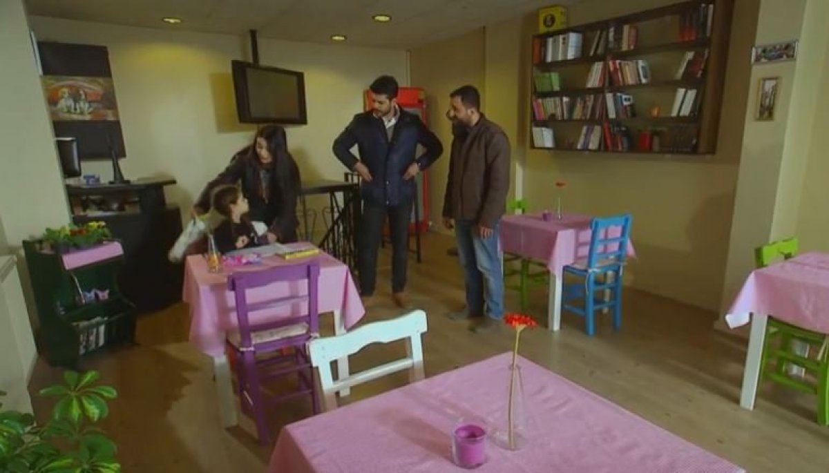 Elif - T1E139 | La felicidad de Melih y Melek | TVN