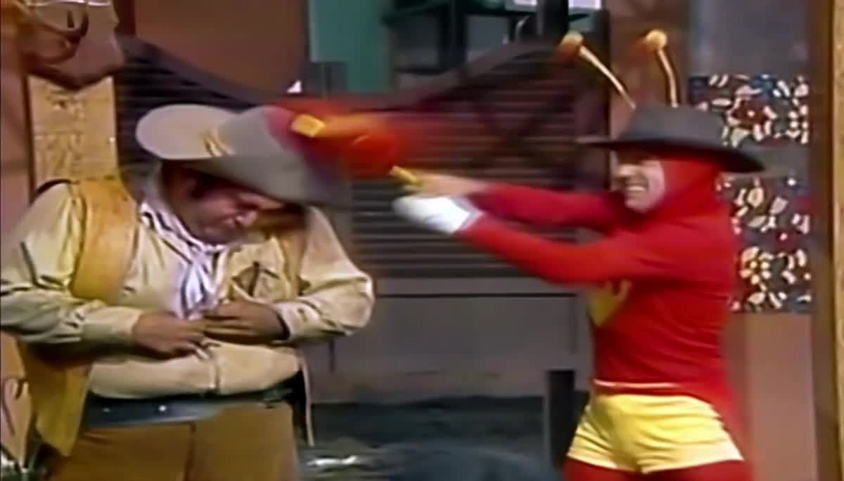 El Chapulín Colorado: Chipote Chillón calibre 45 | TVN