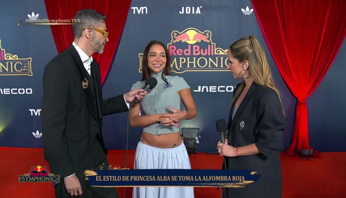 Princesa Alba llega a la alfombra roja del Red Bull Symphonic de Pablo Chill-E | TVN