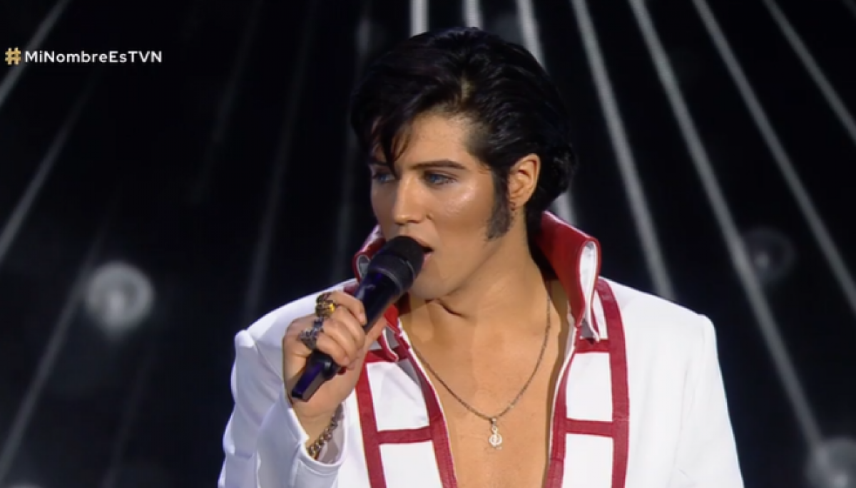 Elvis Presley prende el escenario al cantar "Runaway" | TVN