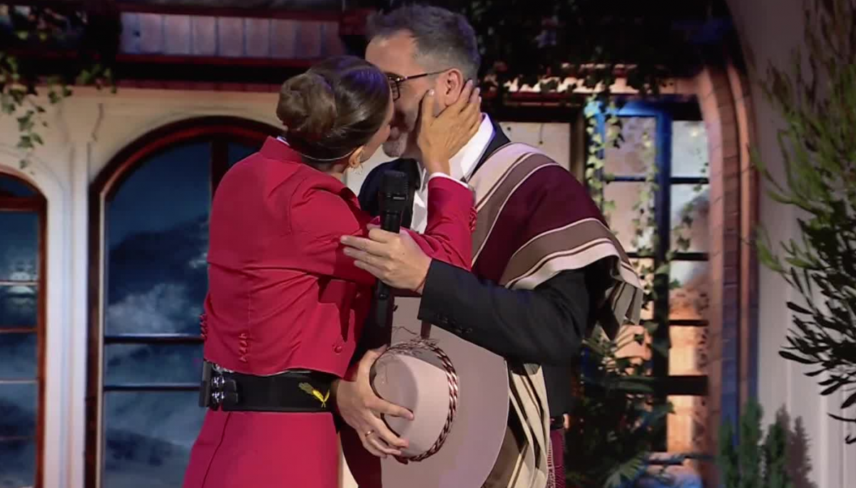 Revive el beso de Mari Godoy y Eduardo Fuentes en el Festival de Olmué ...