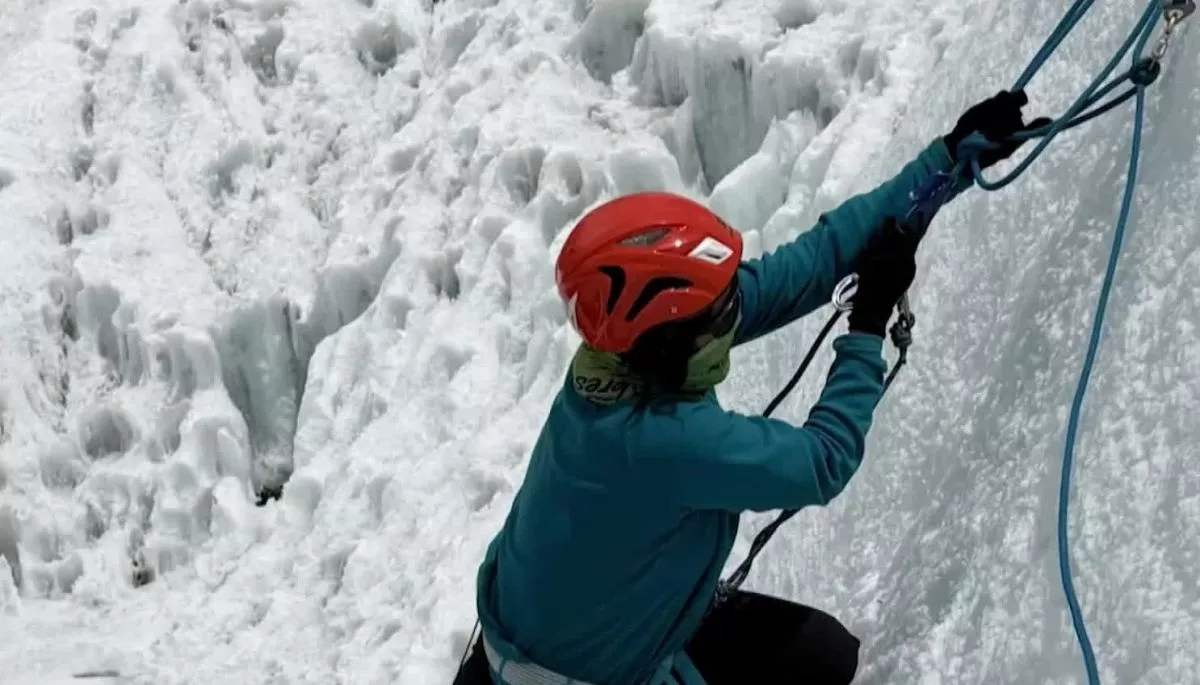 River Ahmad: Primera afgaba en hacer cumbre en el Everest | TVN